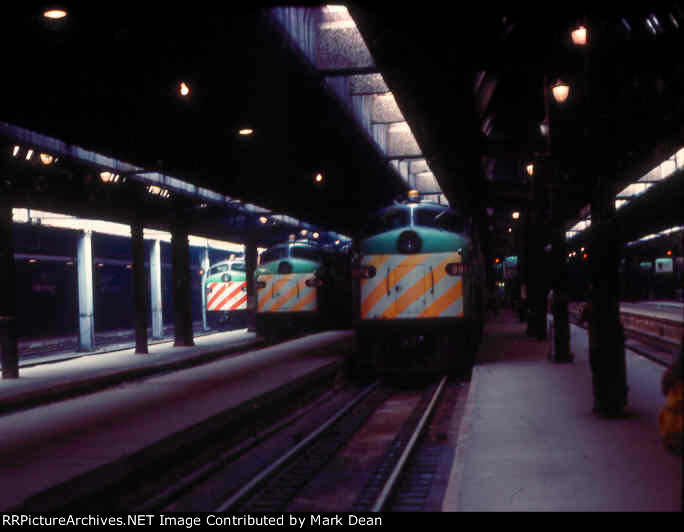 BN E units waiting the commuter rush